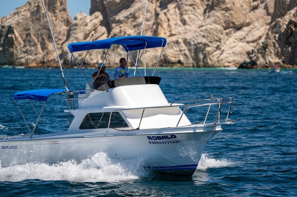 30ft Robalo – 4 anglers – Cabo Sportfishing Crew